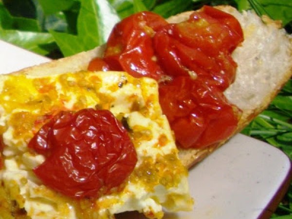 Recette de feta au four et tomates cerises (bouyourdi)