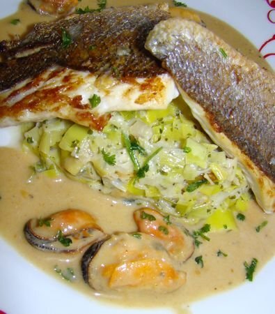Recette de filet de bar, compotée de poireaux, sauce moule