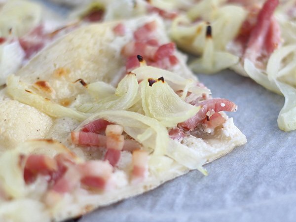 Recette de flammekueche, tarte flambée alsacienne