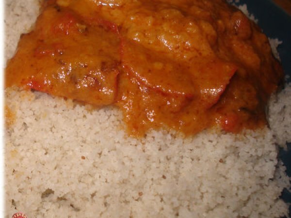 Recette de fonio et poulet à la cacahuète