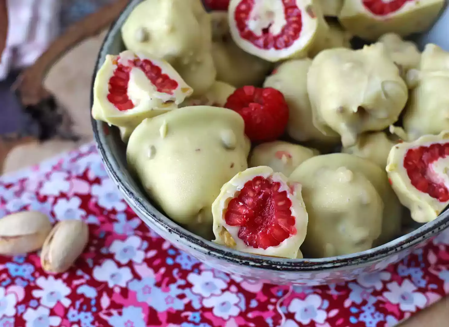 Recette de franui à la pistache et framboises croquantes