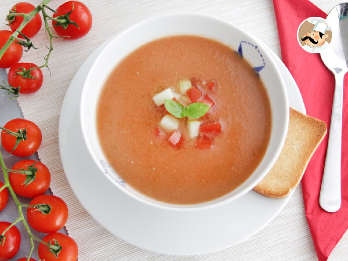 Recette de gaspacho andalou rafraîchissant et savoureux