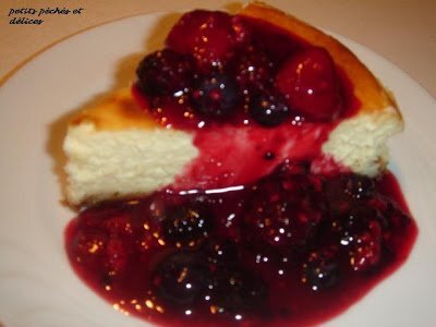 Recette de gâteau au fromage et coulis de fruits rouges
