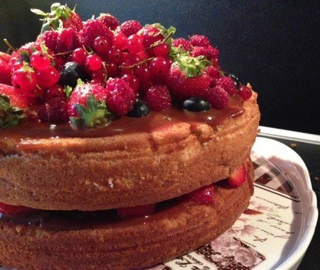 Gâteau aux fruits rouges et caramel - Recette Ptitchef