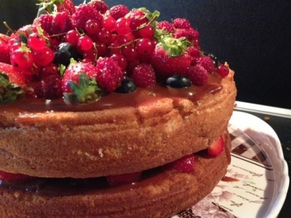 Gâteau aux fruits rouges et caramel - Recette Ptitchef
