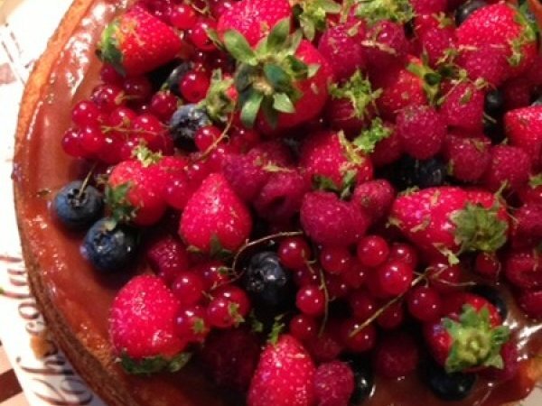 Gâteau aux fruits rouges et caramel - Recette Ptitchef
