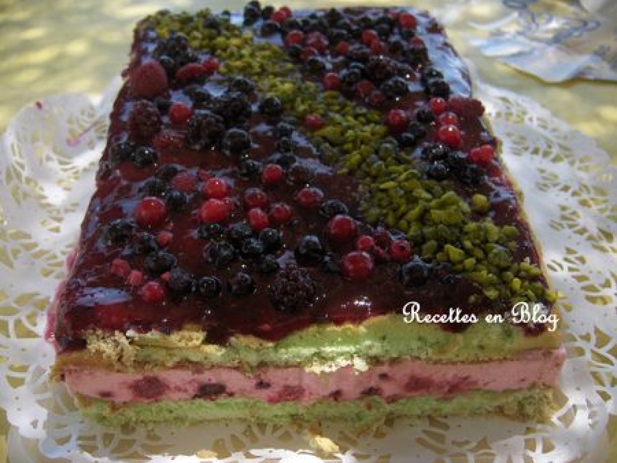 Recette gâteau pistache bavarois fruits rouges