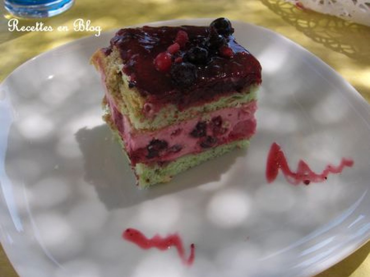 Recette gâteau pistache bavarois fruits rouges