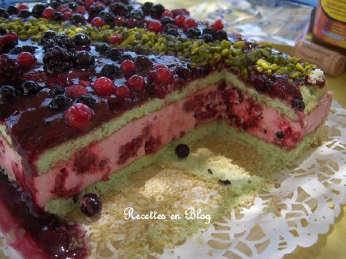 Recette gâteau pistache bavarois fruits rouges