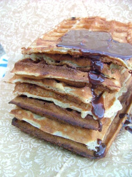 Recette de gaufres aux noisettes et sauce nutella