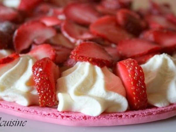 Recette de gros macaron fraises-chantilly