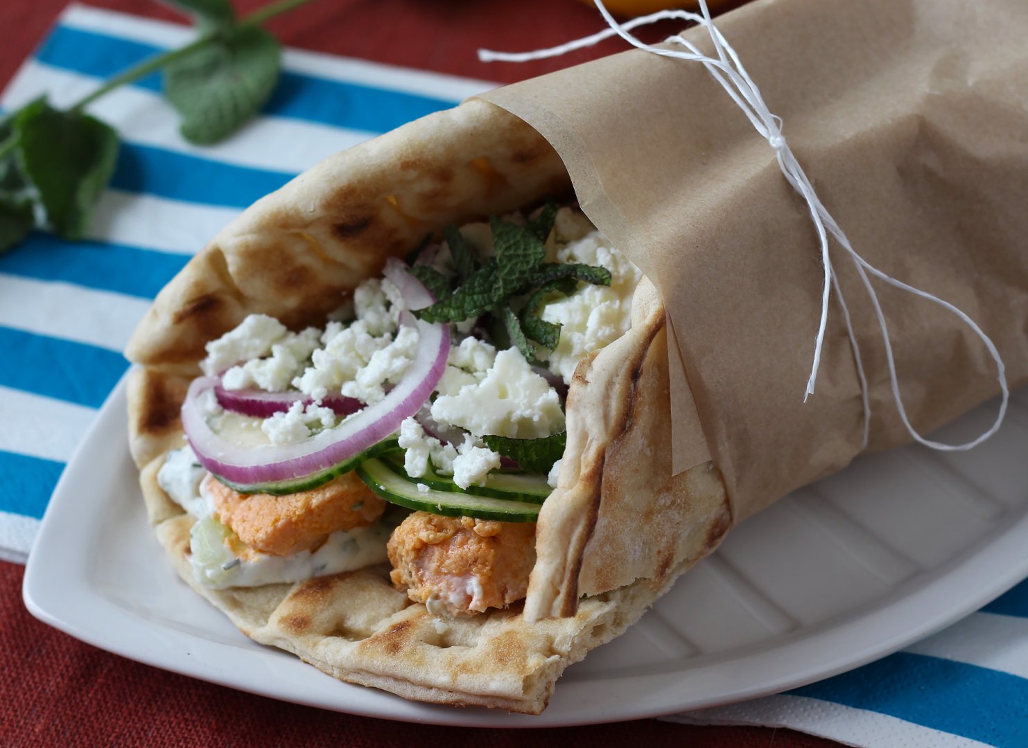 Recette de gyros au saumon, sandwich grec estival