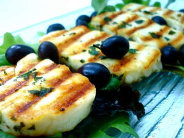 Recette de halloumi grillé au basilic & ail