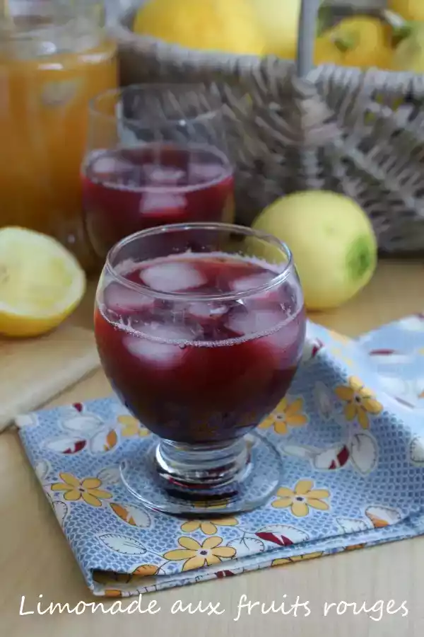 Recette de limonade aux fruits rouges et menthe