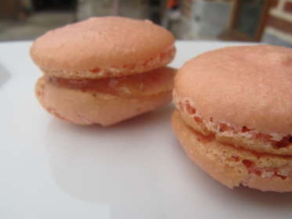 Macaron garnis avec de la gelée de raisin - Recette Ptitchef