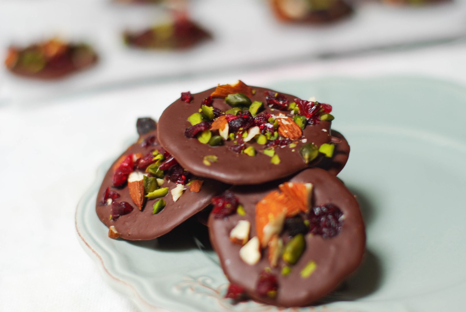 Recette maison de mendiants aux fruits secs et chocolat