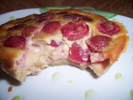 Mini clafoutis aux cerises de papilles et pupilles - Recette Ptitchef