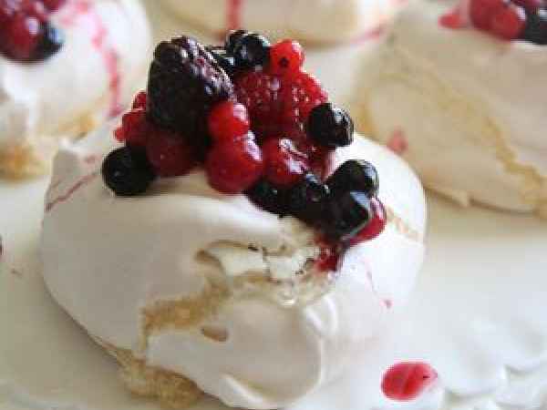 Recette de mini pavlovas aux fruits rouges