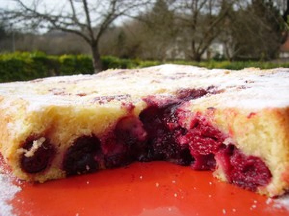 Moelleux aux fruits rouges et amandes - Recette Ptitchef