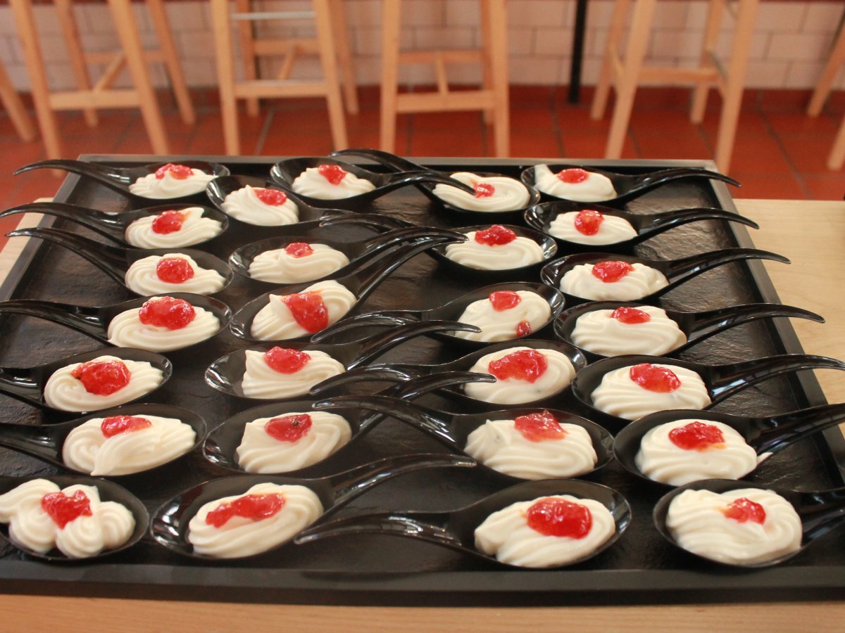 Recette de mousse de chèvre et confit de piquillos