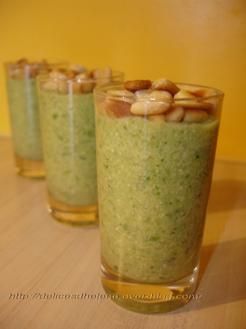 Recette de mousse de courgettes au pesto et pignons