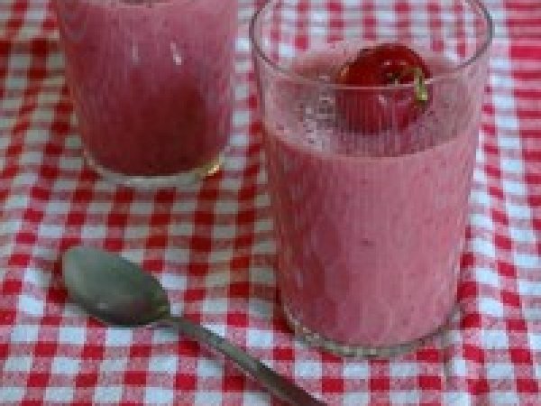 Recette de mousse rose aux fruits rouges sans blé ni lait