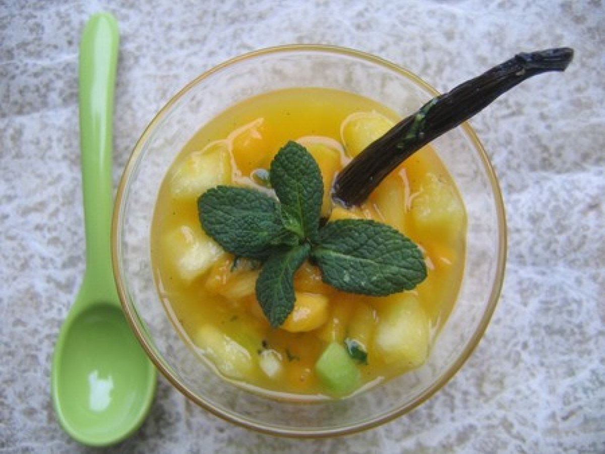 Recette de nage de fruits exotiques à la menthe