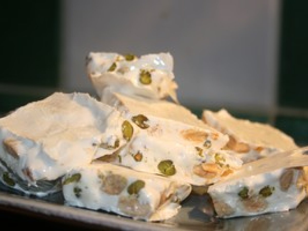 Nougat maison aux amandes, pistaches et oranges confites - Recette Ptitchef