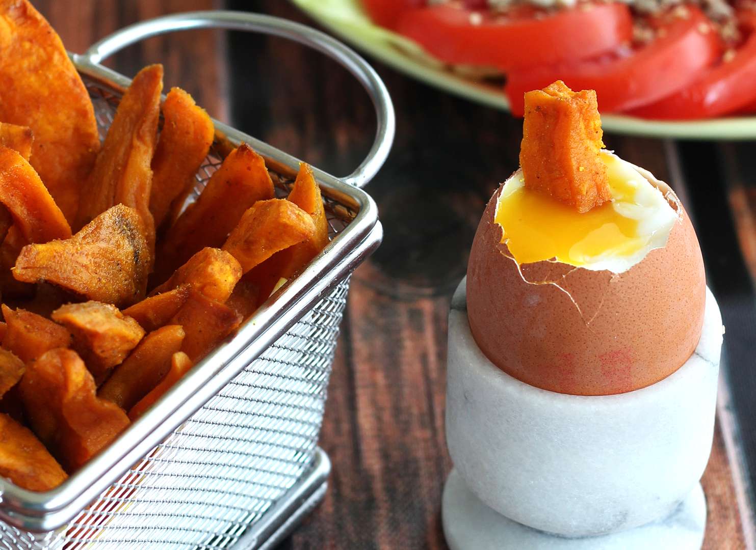 Oeuf à la coque et frites de patates douces en mouillettes! - Recette ...