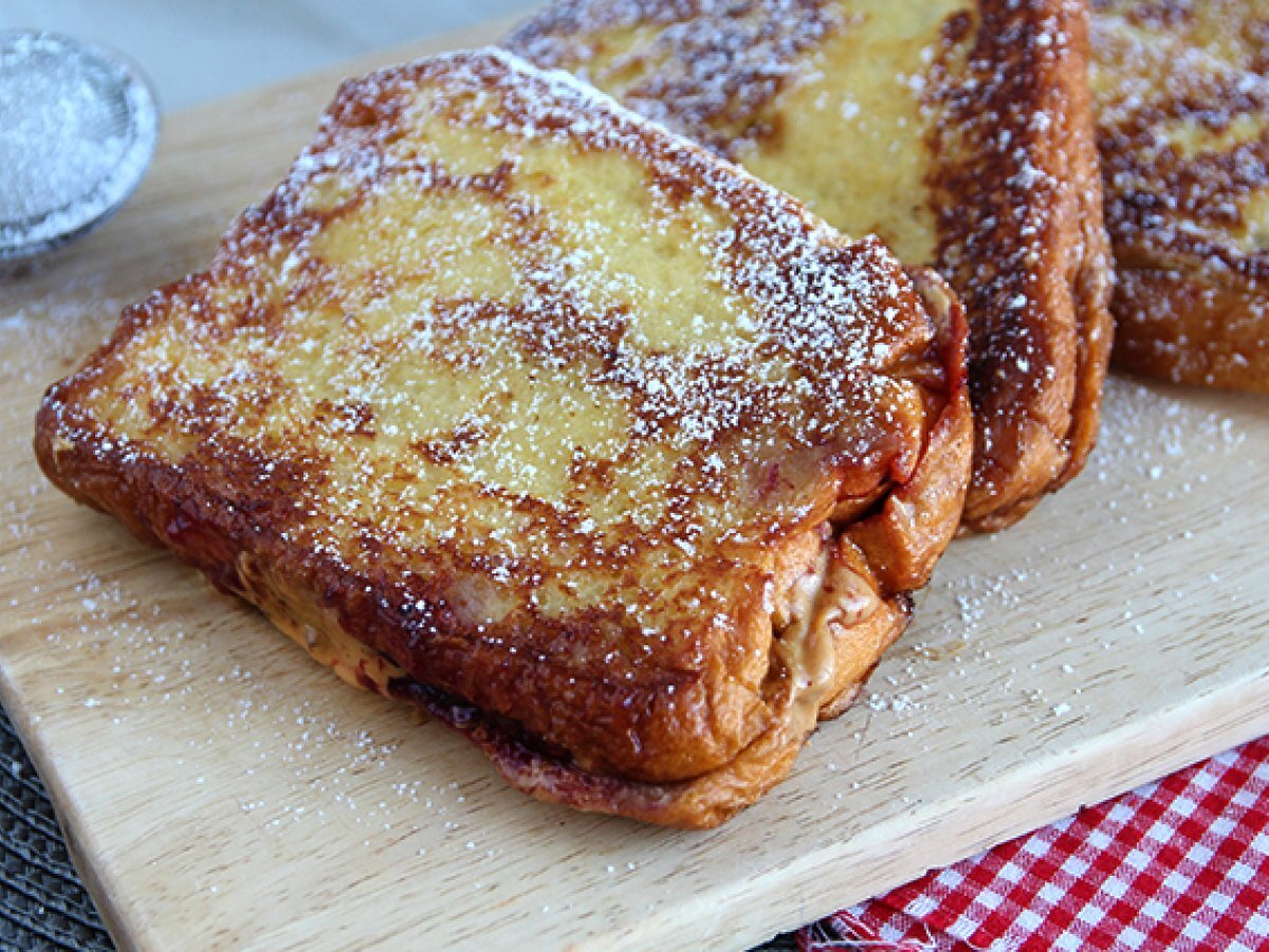 Recette de pain perdu beurre de cacahuètes et confiture