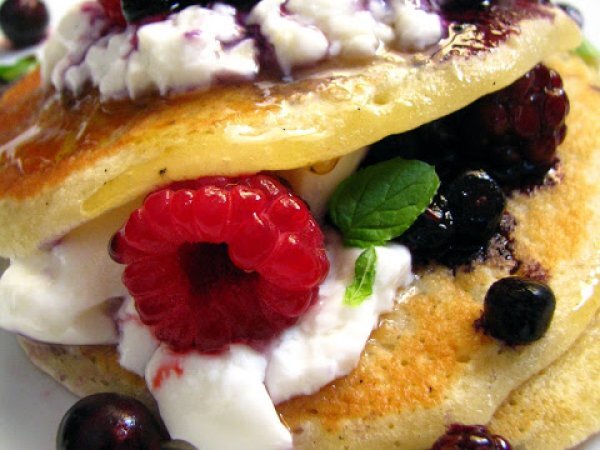 Recette: pancakes plancha, fruits rouges et mamia basque