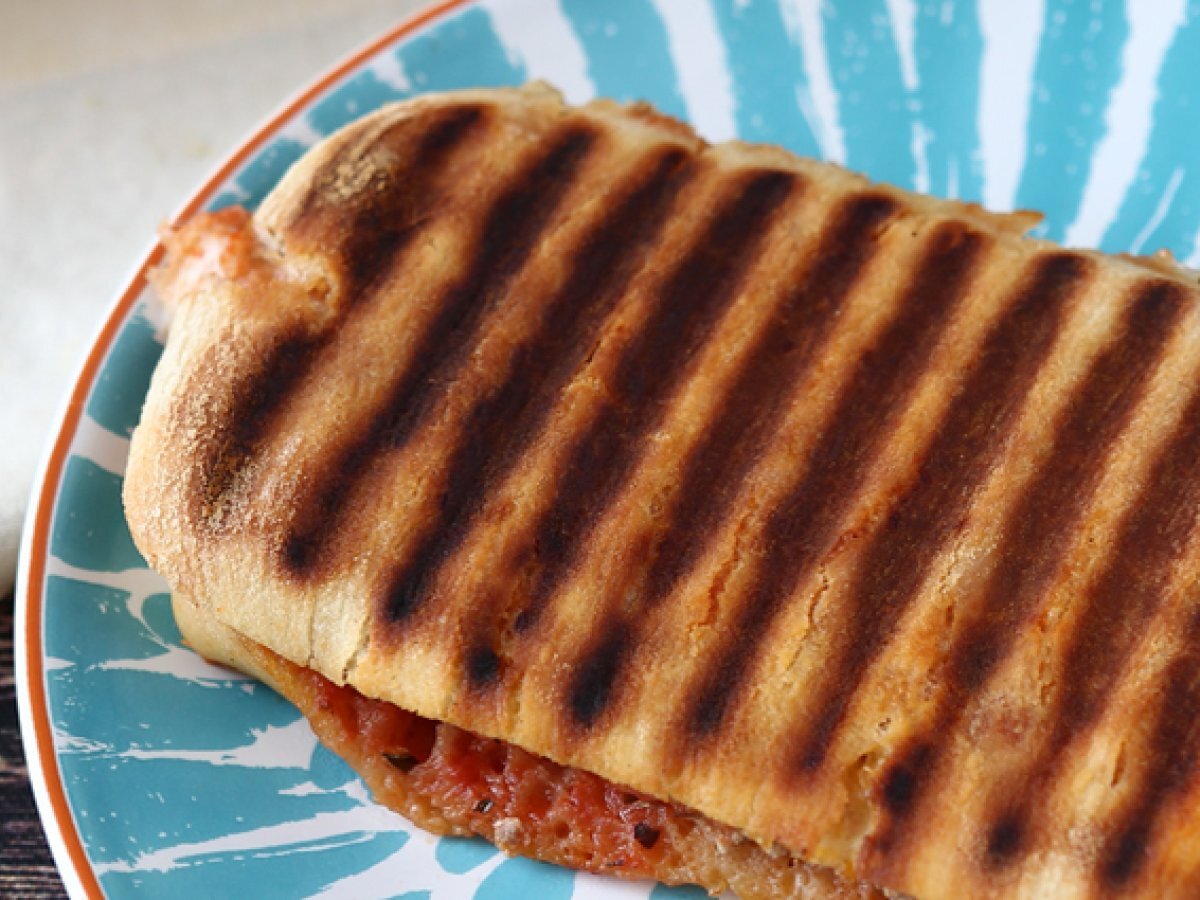 Recette panini thon, tomate et câpres facile et rapide