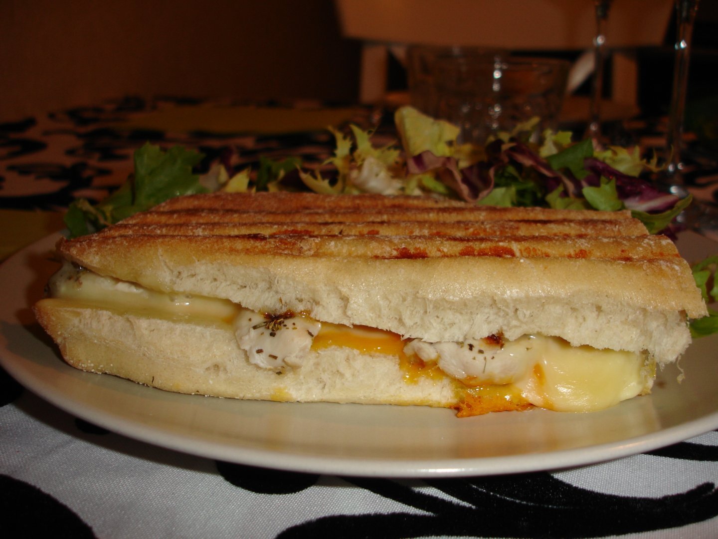 Recette de paninis au poulet et fromage délicieux