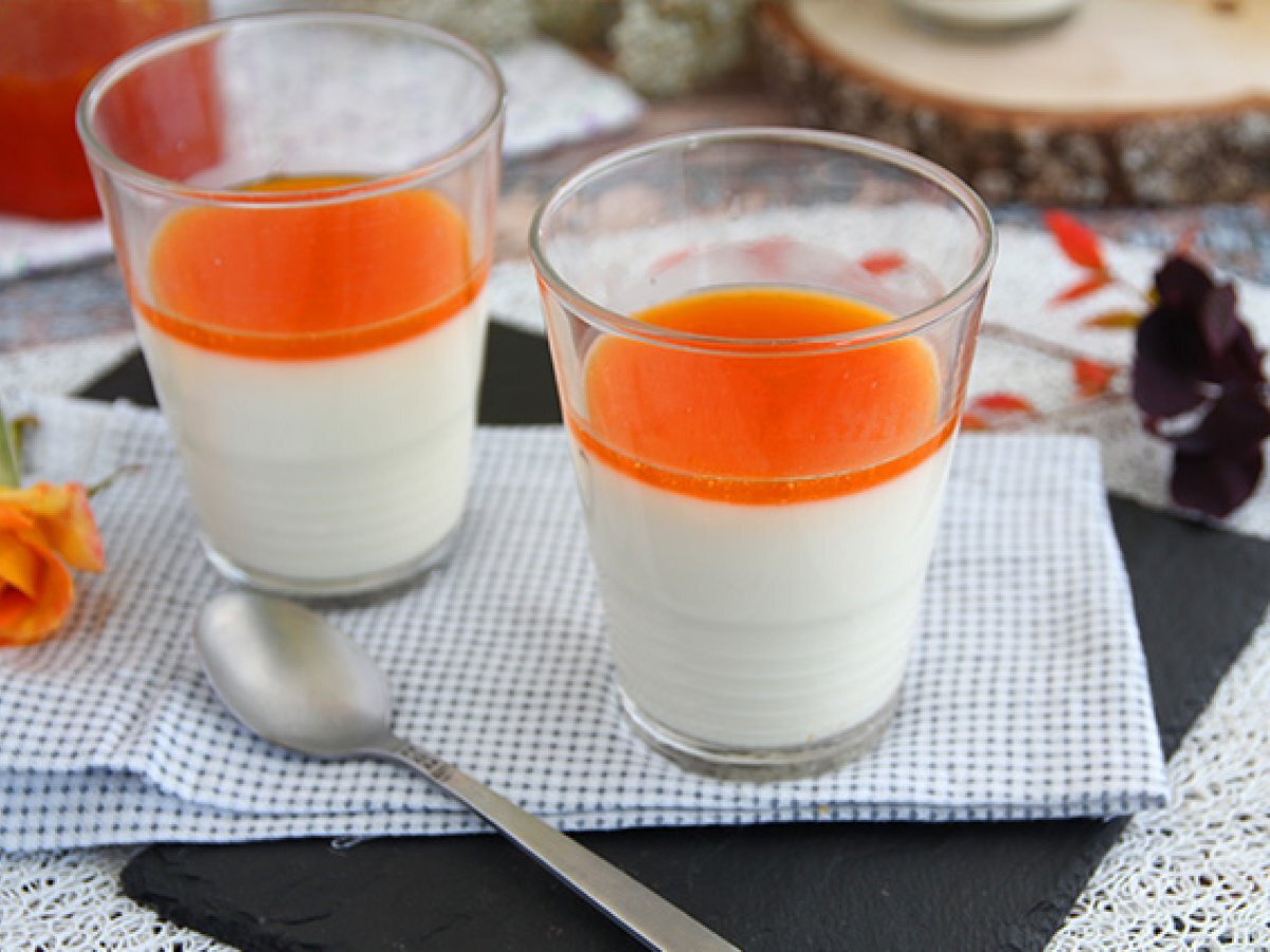 Recette de panna cotta vanille et coulis d'abricots