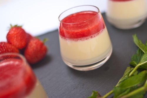 Recette de panna cotta vanille et coulis de fraises