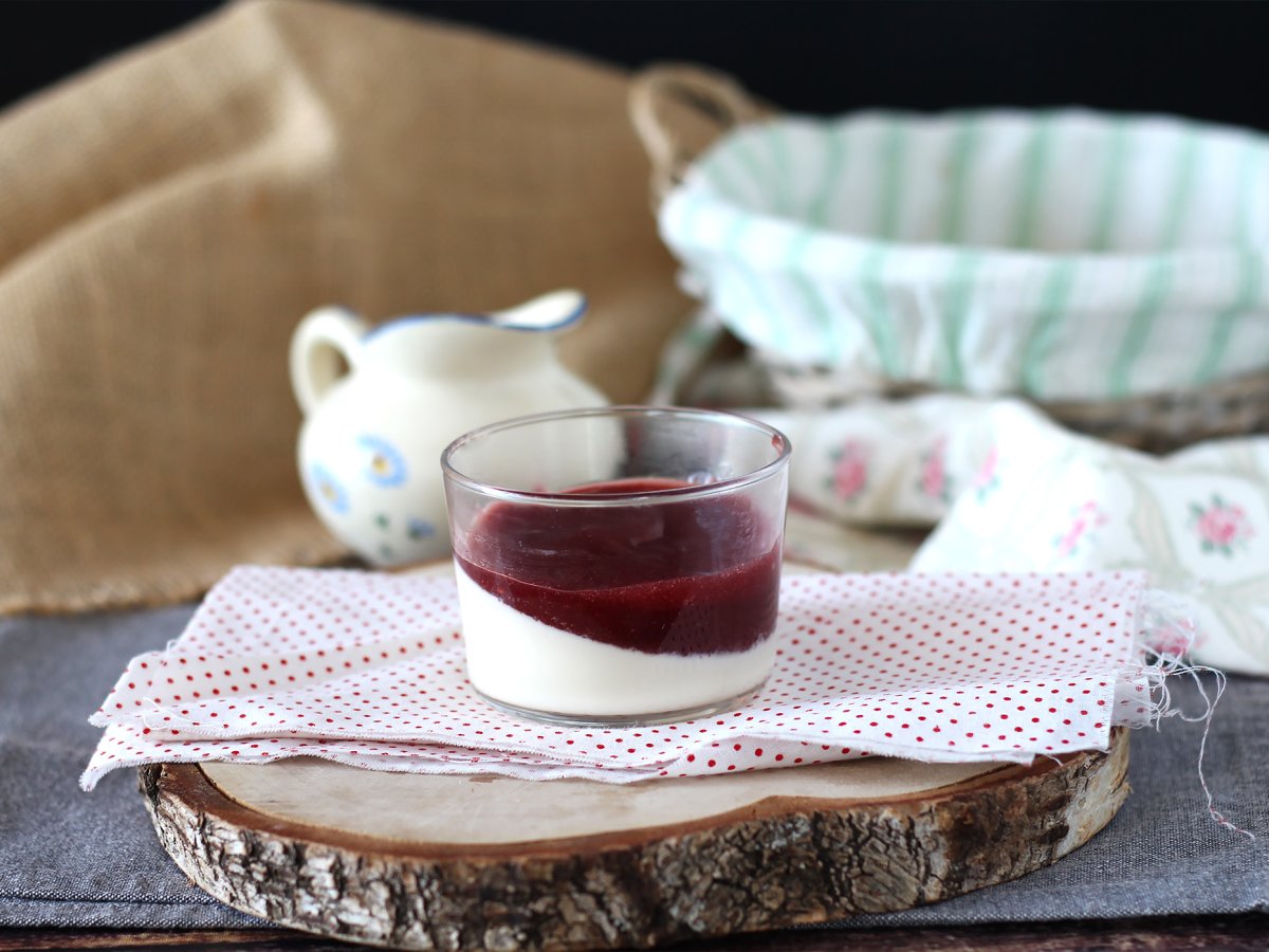 Recette de panna cotta au coulis de fruits rouges