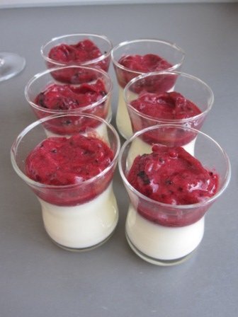 Recette de panna cotta aux fruits rouges