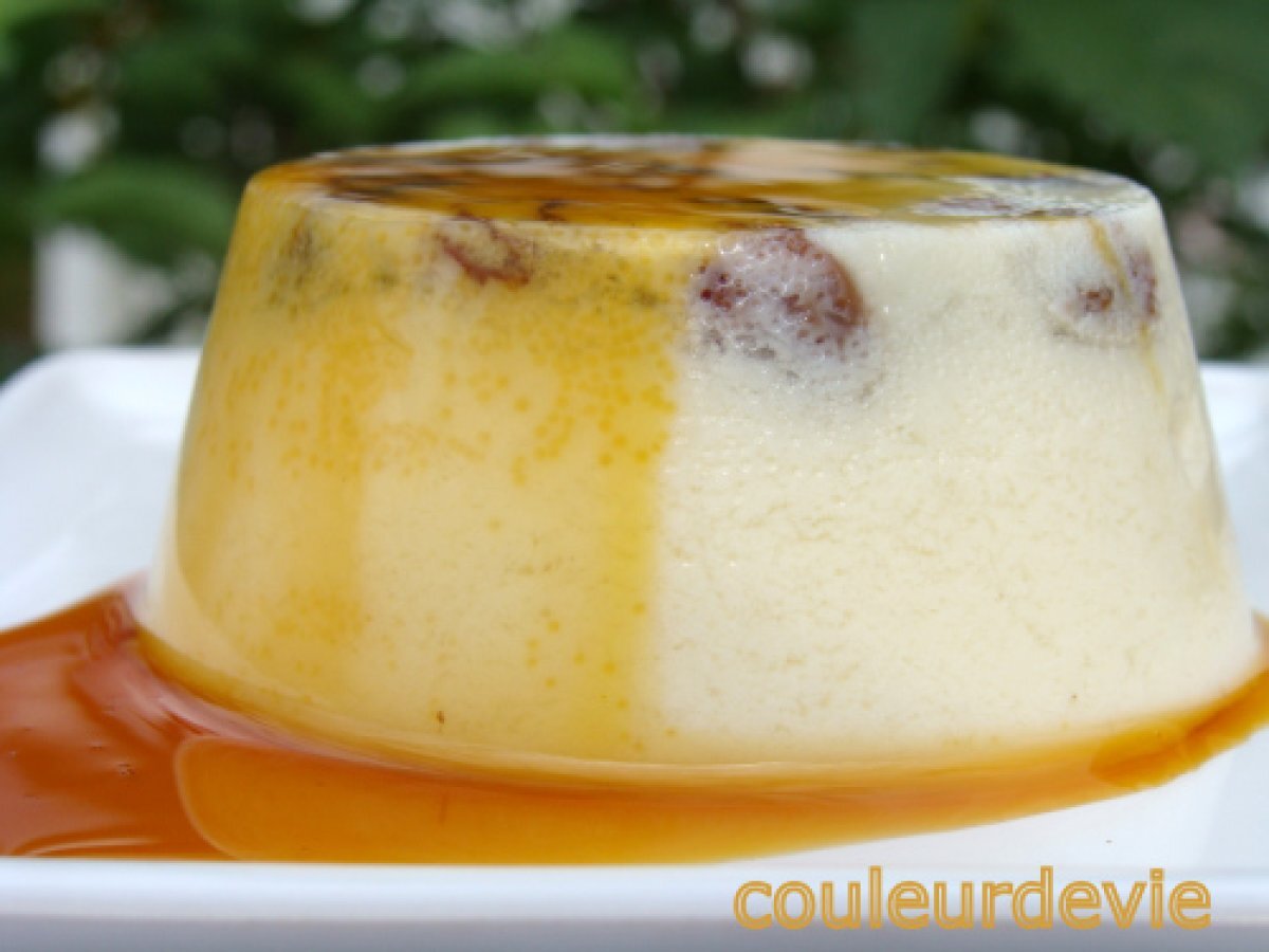 Recette de panna cotta rhum-raisins et coulis caramel