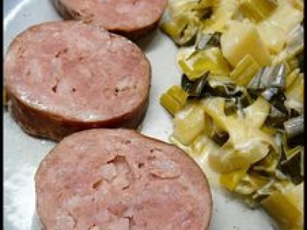 Recette de papet vaudois et saucisson savoureux