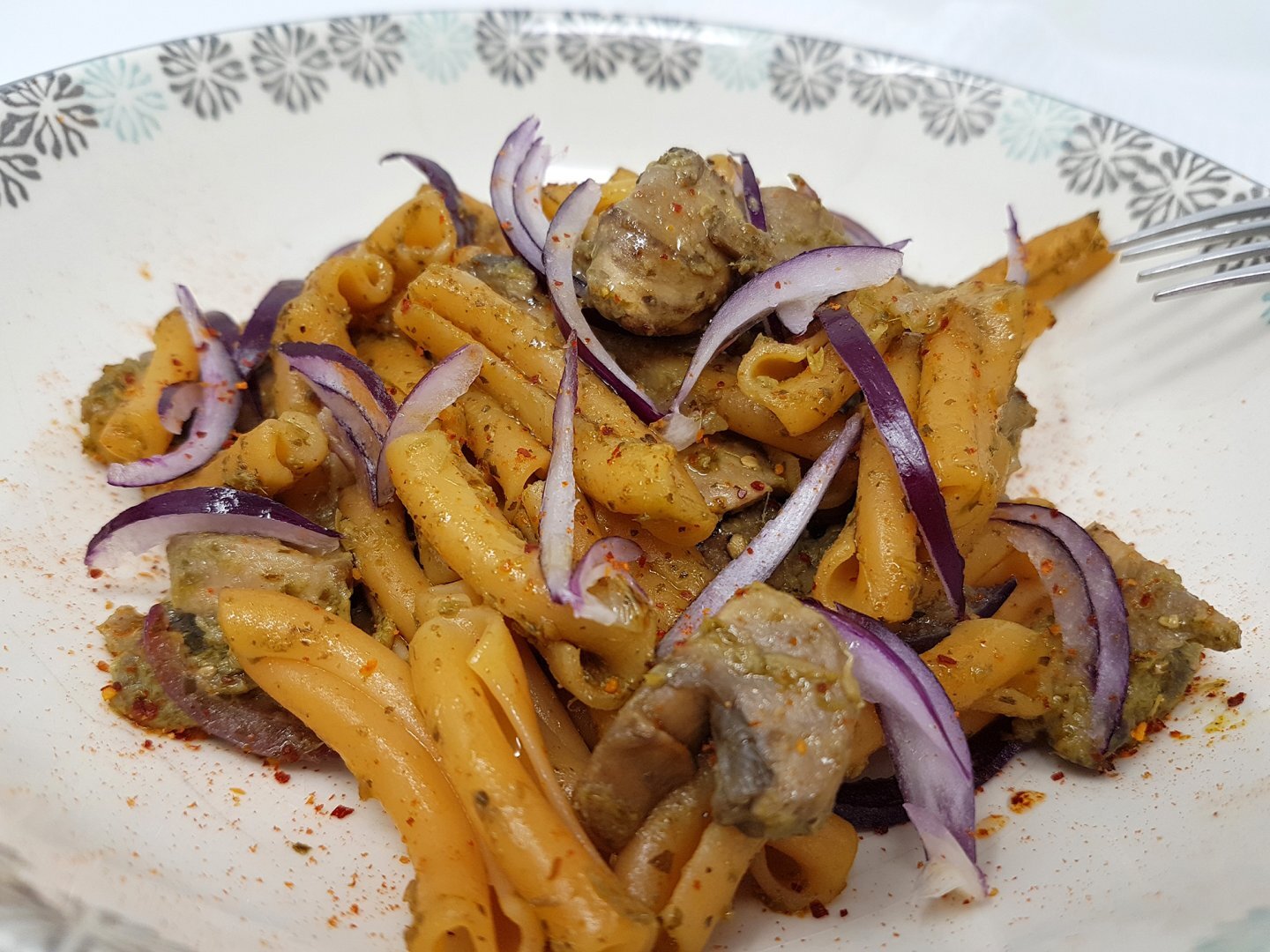 Recette de pâtes pesto, tofu, chanvre et champignons