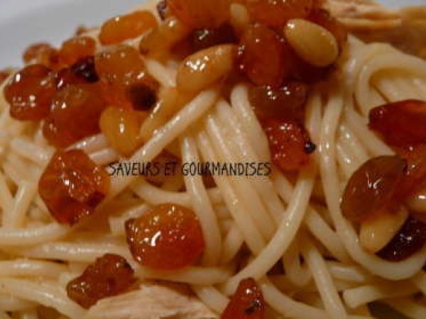 Recette de pâtes au poulet rôti et fruits secs