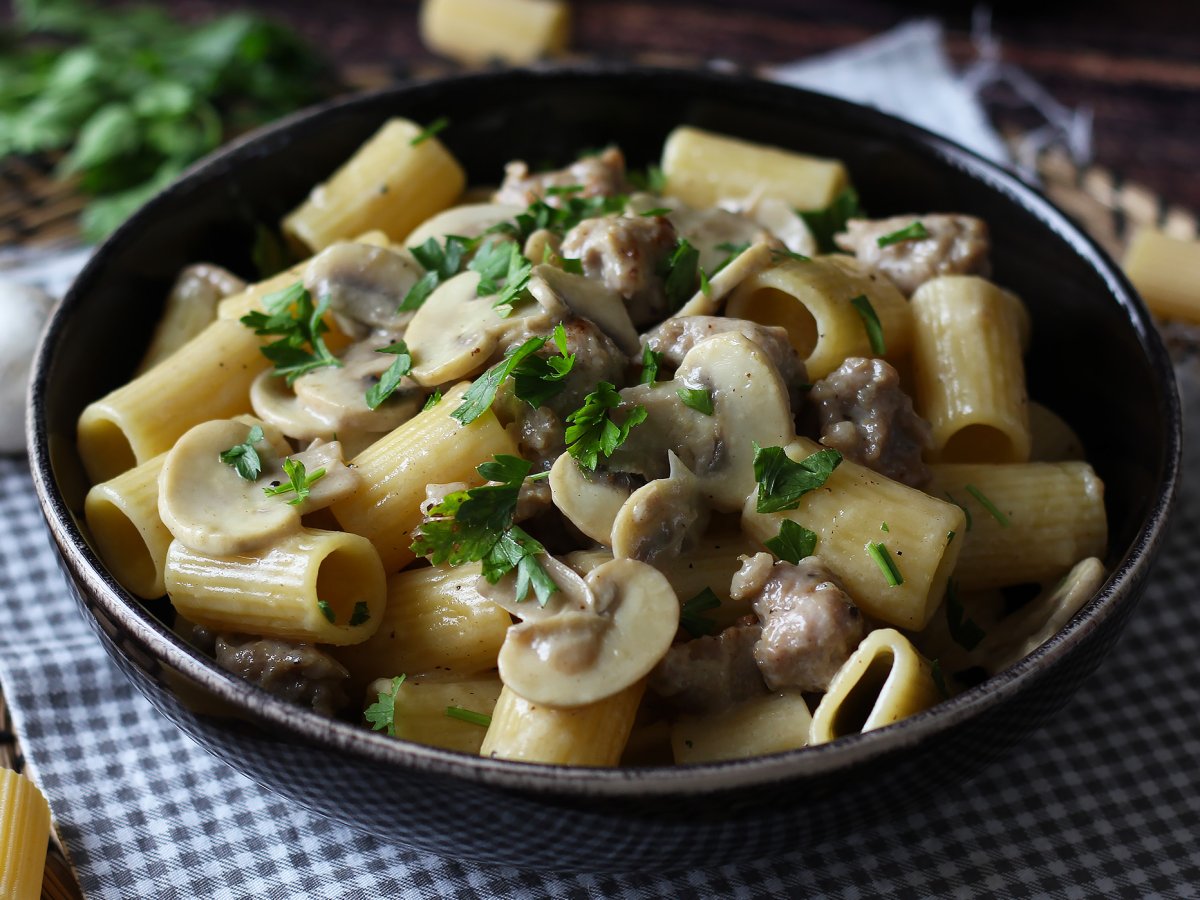 Recette pâtes crémeuses aux champignons et saucisse