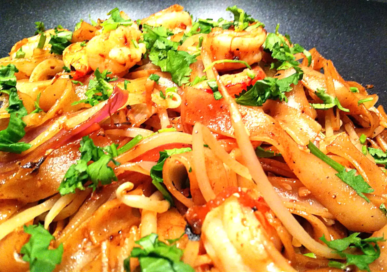 Recette de pâtes de riz sautées aux légumes croquants