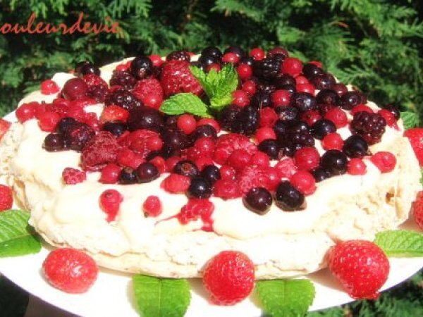 Recette pavlova crème vanillée et fruits rouges