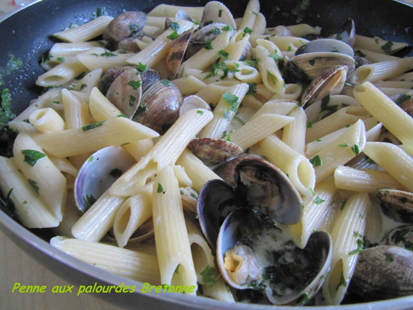 Recette de penne aux palourdes et vin blanc