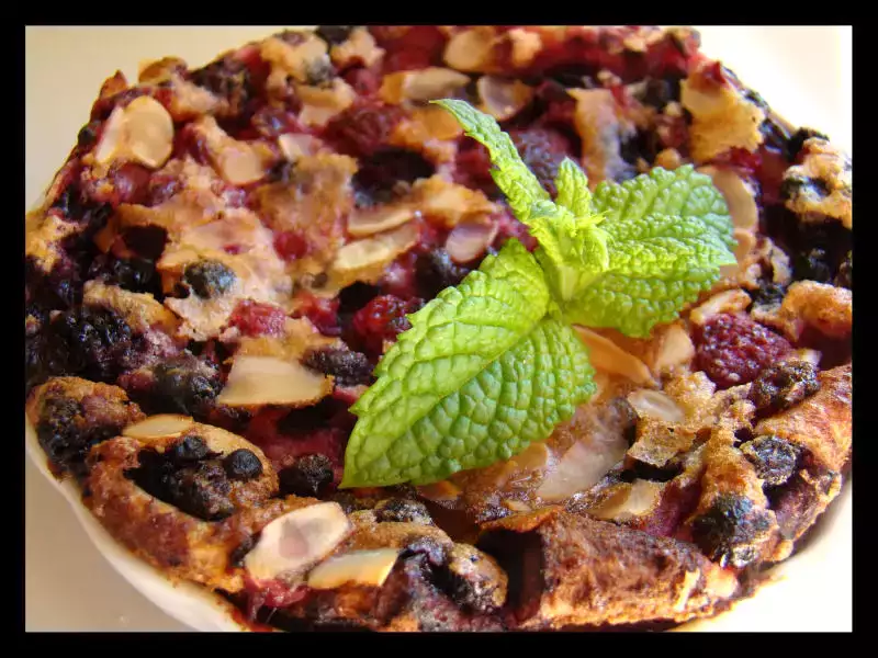 Recette de clafoutis aux fruits rouges, vanille, amandes