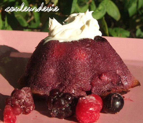 Petit moelleux aux fruits rouges, coeur coulant chocolat noir - Recette ...