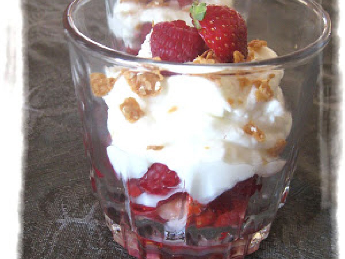 Recette de petites coupes de fruits rouges au fromage blanc