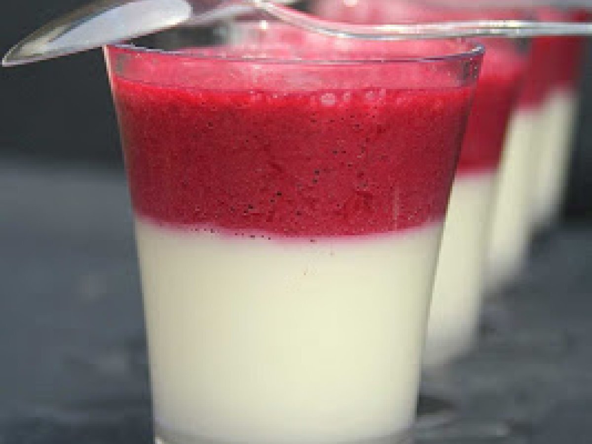 Recette: verrines panna cotta chocolat blanc fruits rouges