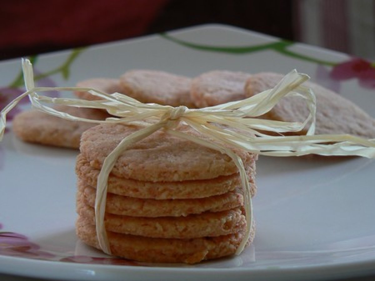 Petits gâteaux secs aux biscuits roses - Recette Ptitchef